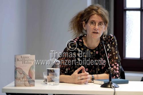 Bild Nr. 80936: Deutsche Schriftstellerin Anna Katharina Hahn liest aus ...